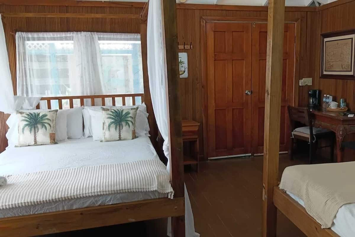 Quarto Quádruplo Standard, várias camas, ar condicionado, junto à praia | Wi-fi grátis