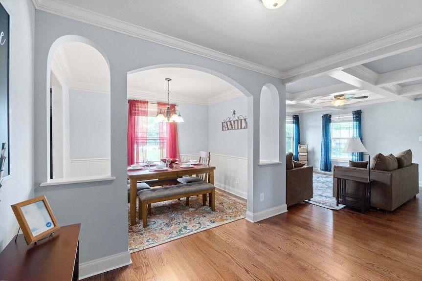 Near Campbell & Downtown- Cottage & Carriage House - Clarksville, TN