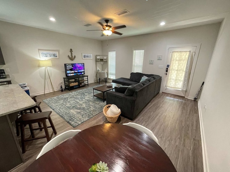 Near Downtown, Dining & Base - Beach Flow Bungalow - Pensacola, FL