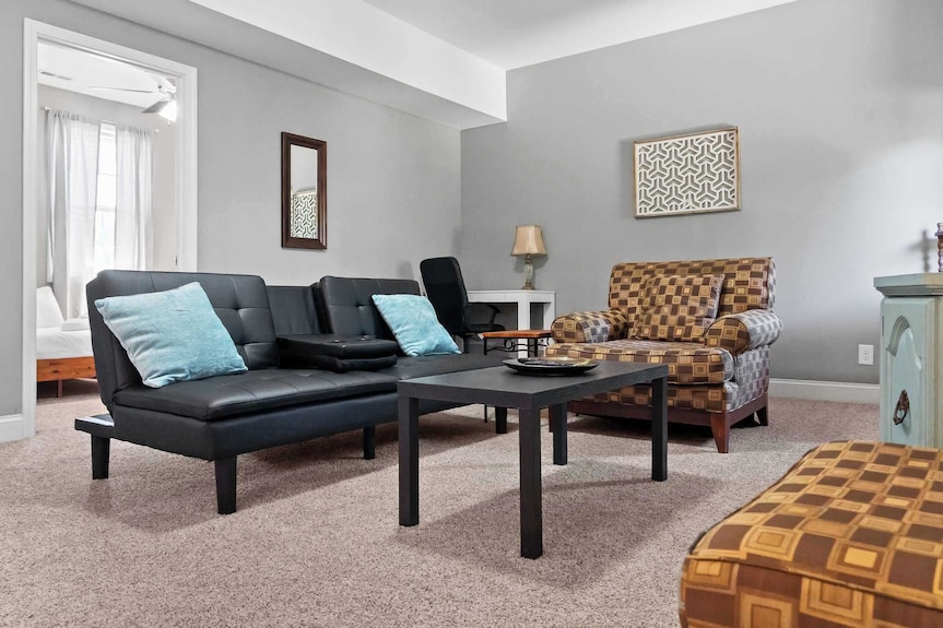 Mins To Downtown & Ft Campbell - Lux At Lancelot - 克拉克斯維爾