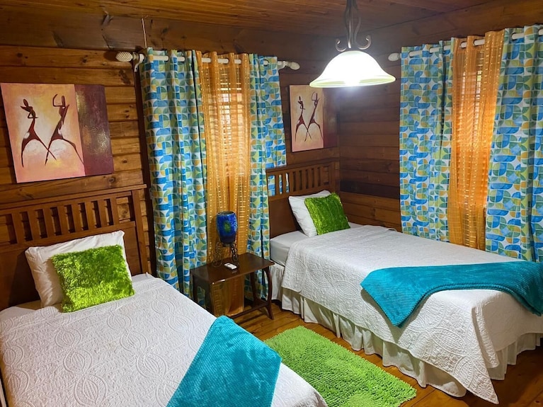 Charming Seaview Lodge Tucked In The Mountainside Of Signal Hill Tobago - Tobago