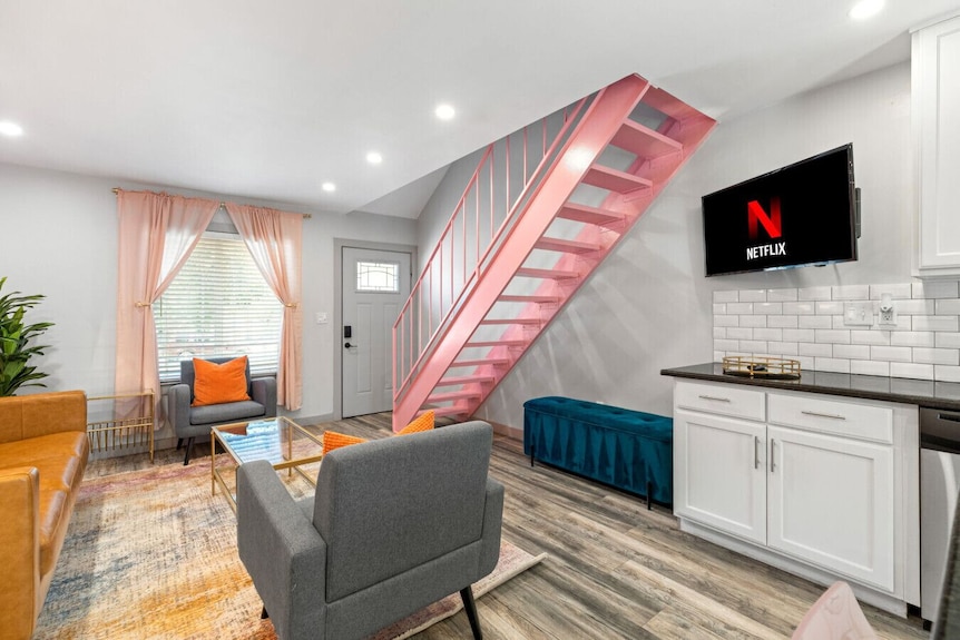 Pink Palace Soco Dream Townhome! - Austin, TX