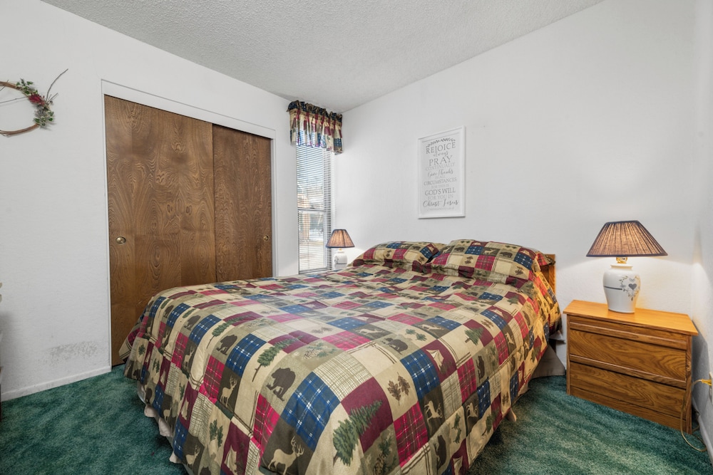 Boulder Bay Chalet Condo - Green Valley Lake, CA