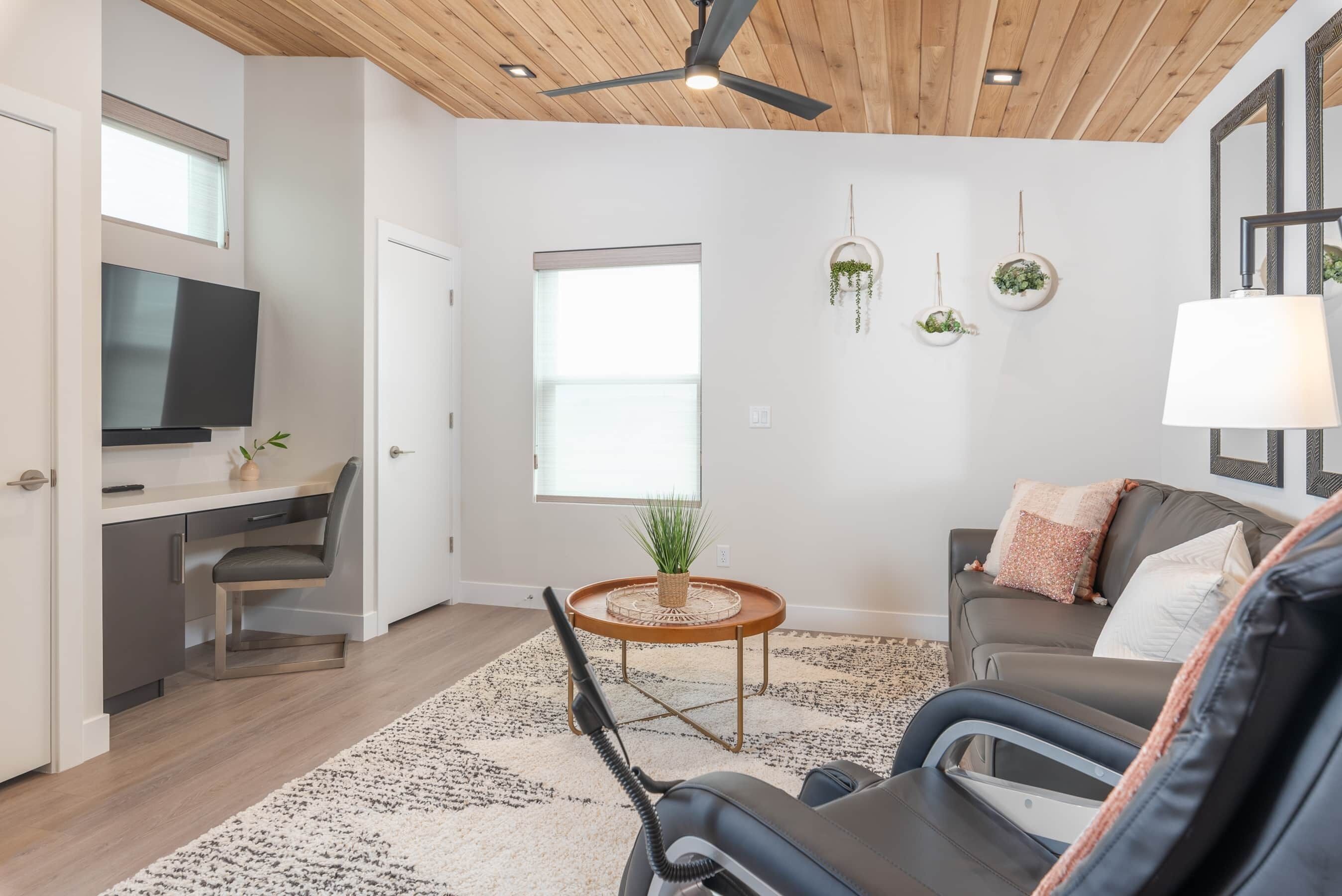 Kordeluxe Row #3 Studio Townhouse - Cedar City, UT