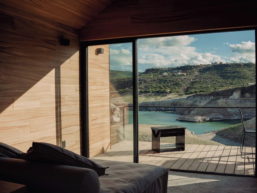 Cabana clássica, sacada, vista para o lago | Espaço de trabalho para notebook, Wi-Fi de cortesia, roupa de cama