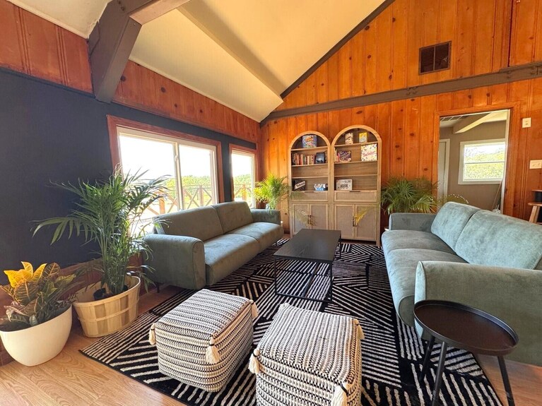 Whispering Oak Cabin- Lakefront Getaway With A Jacuzzi In Texoma Shores Resort - Lake Texoma