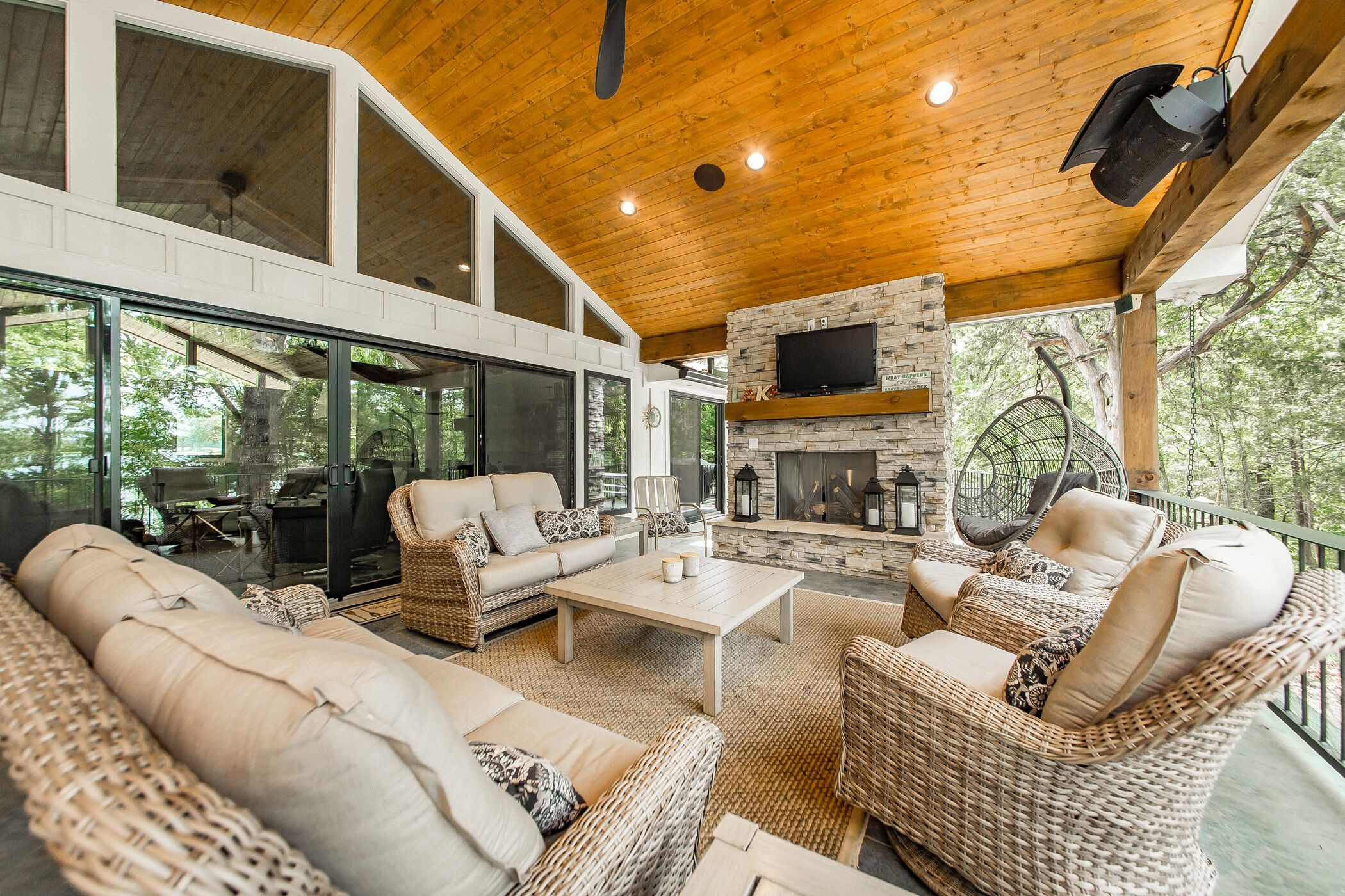 Sunsets, Swimming And Siestas In Remodeled Lakehouse In Heber Springs - Heber Springs, AR