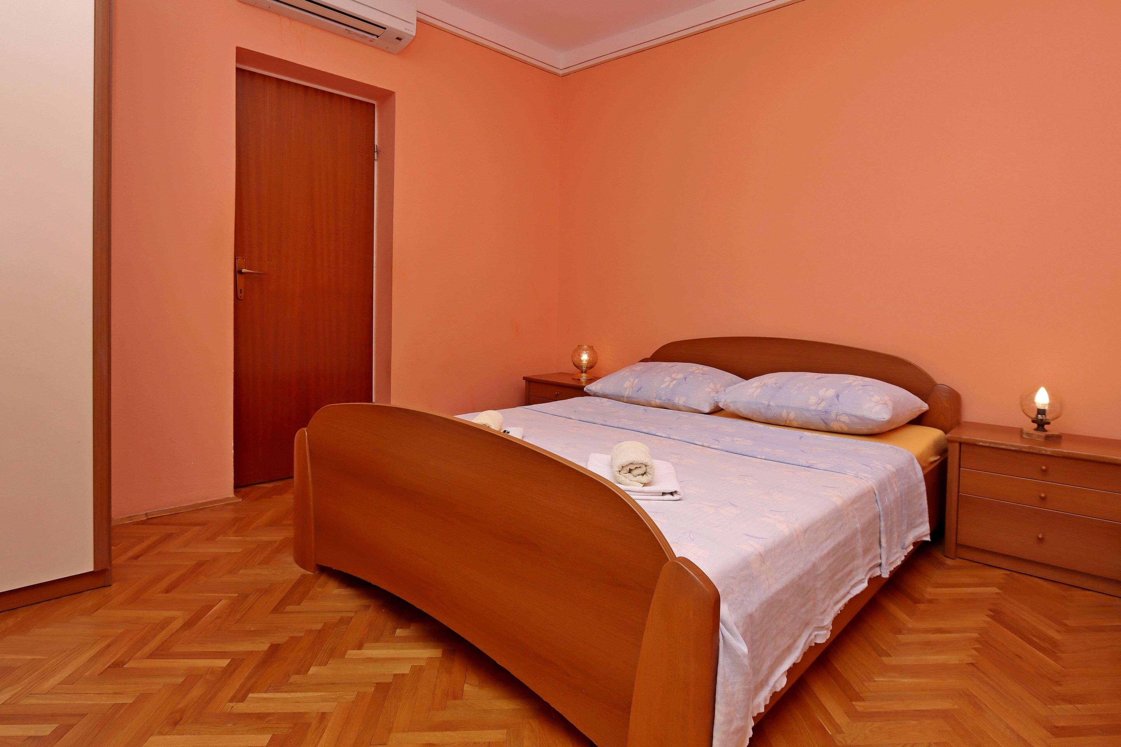 Appartement D'une Chambre Avec La Terrasse Lopar, Rab (A-24617-c) - Lopar