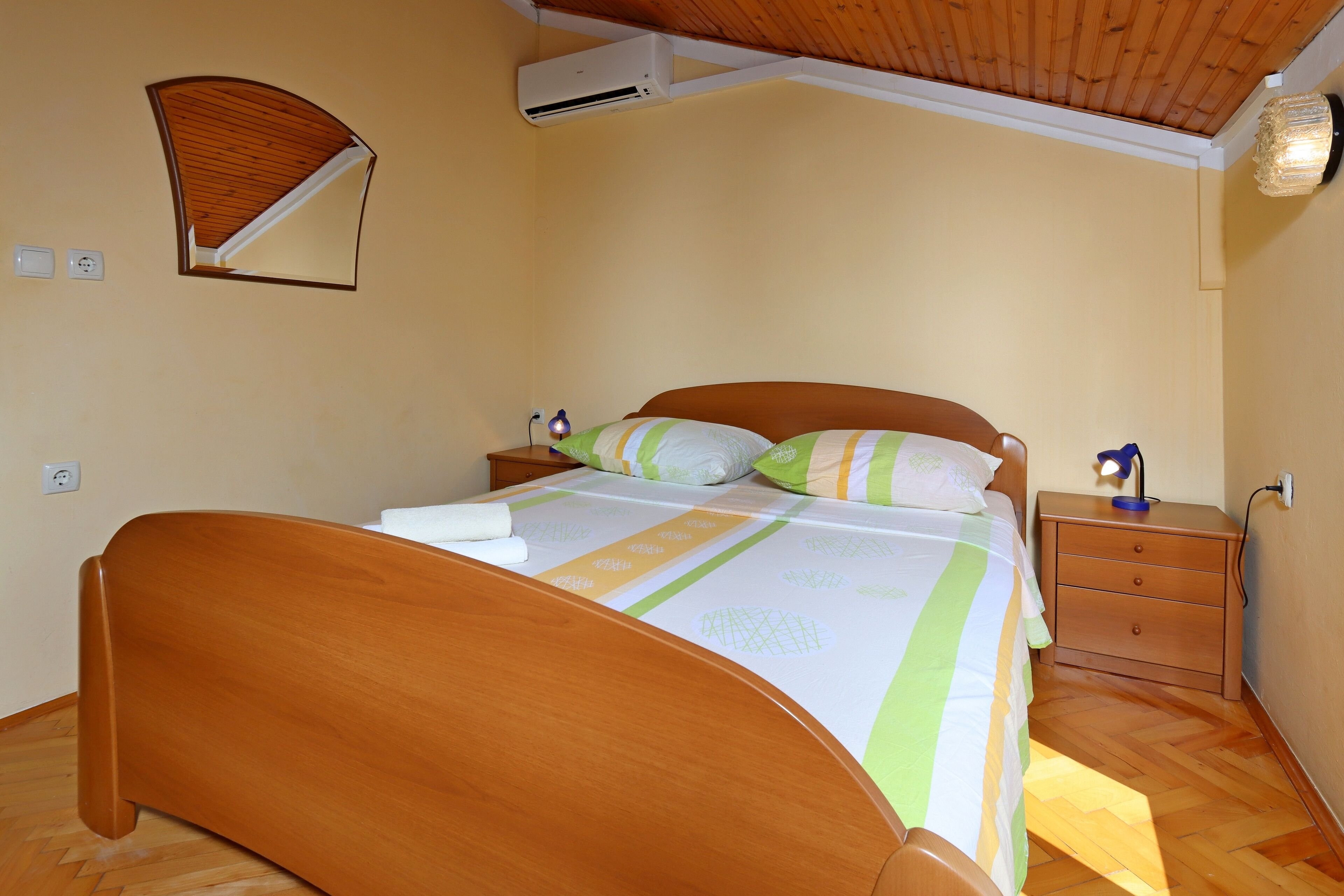 2-zimmer-ferienwohnung Mit Terrasse Lopar, Rab (A-24617-d) - Rab