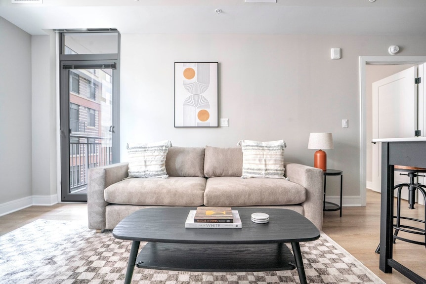 Blueground | Woodmont Triangle, Pool, Nr Cabin John Park - Rockville, MD