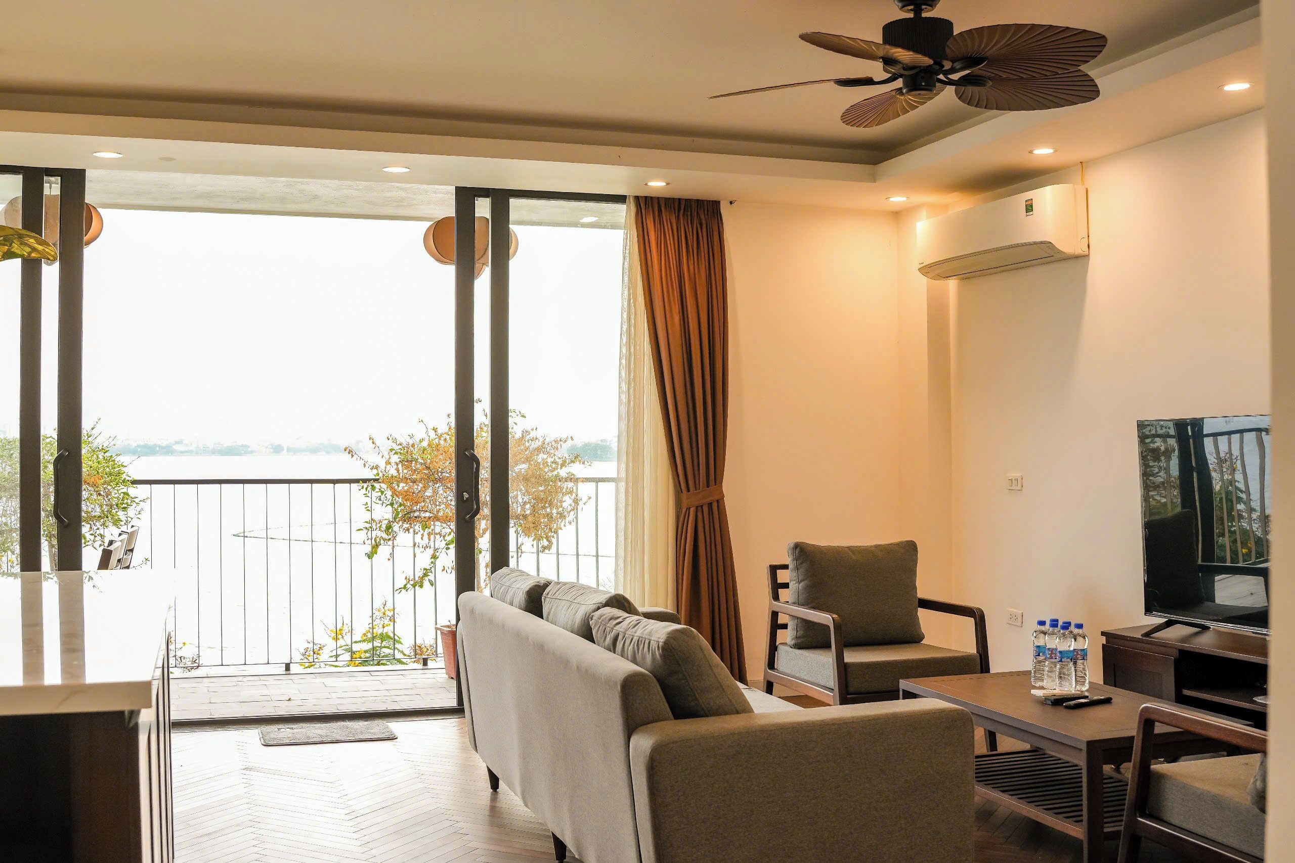 TV de tela plana 35 polegadas com canais via satélite