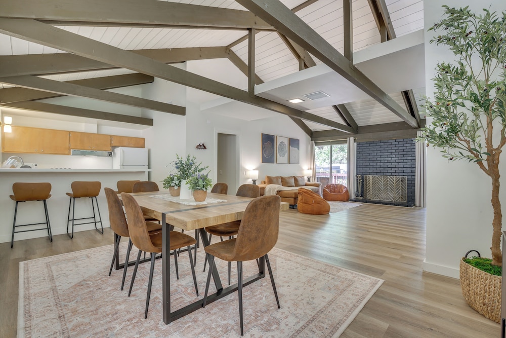 3 Mi To Lake Arrowhead: Cabin W/ Furnished Deck! - Lake Arrowhead, CA