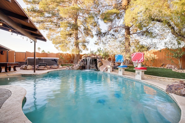 1-acre Las Vegas Getaway: Pool, Spa & Tennis Court - Las Vegas, NV