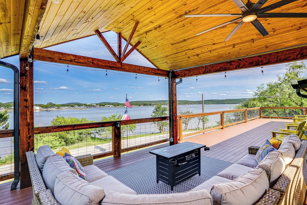Lake View + Huge Deck: Cozy Possum Kingdom Retreat - Sandy Beach, TX