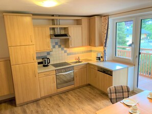 Apartamento, varanda, vista para a montanha | Cozinha privada