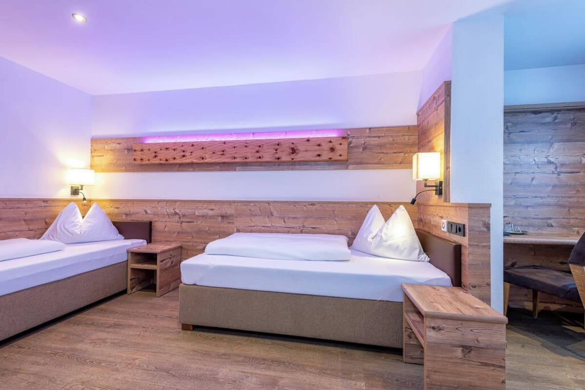 Quarto Twin, vista para a montanha | Roupa de alta qualidade, edredÔes de penas