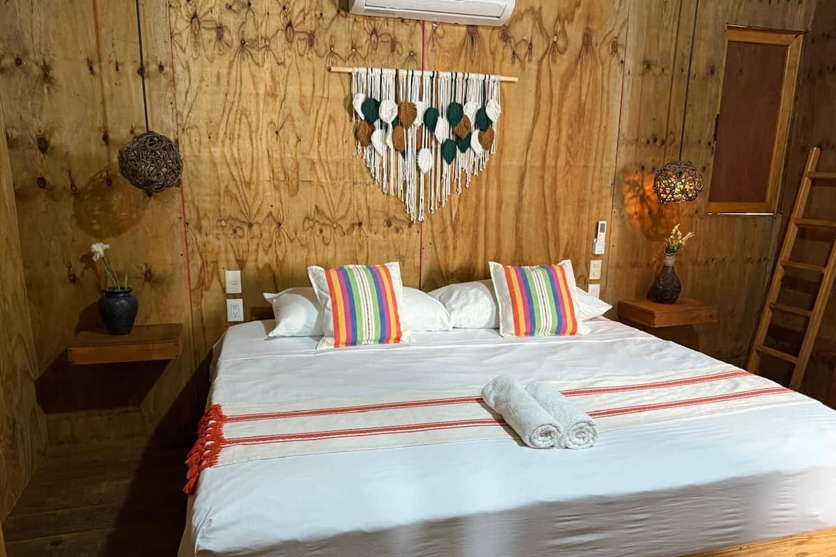 Quarto Duplo Económico | Com decoração personalizada, com mobília individualizada, Wi-fi grátis