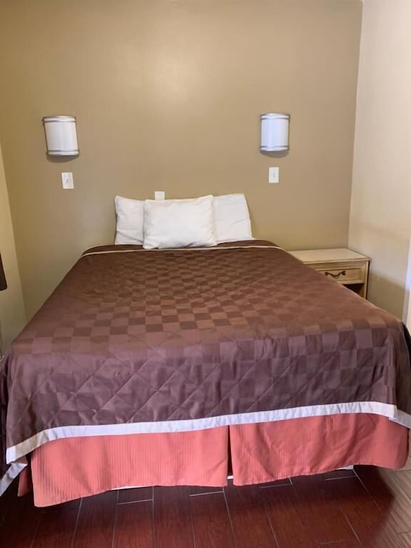 Sunlight Motel - Long Beach, CA