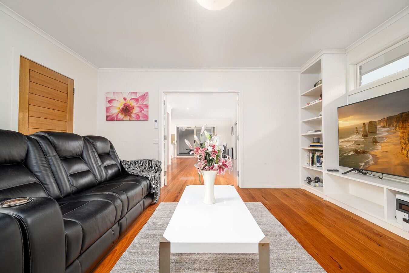 Tranquil Large Retreat Fireplace I Alfresco I Pool - Mitcham