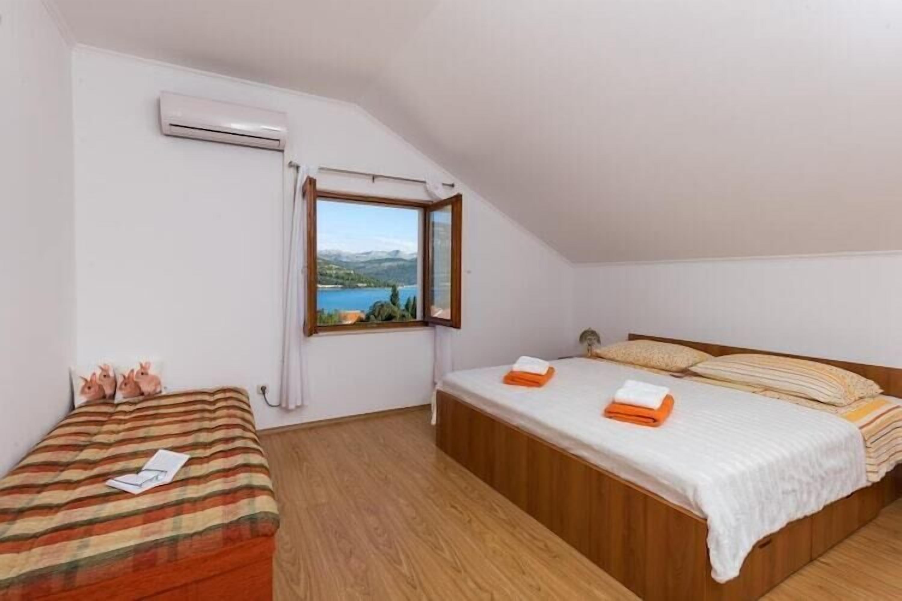 Comfort One Bedroom Apartment With Balcony And Sea View (Veliki) - Ston