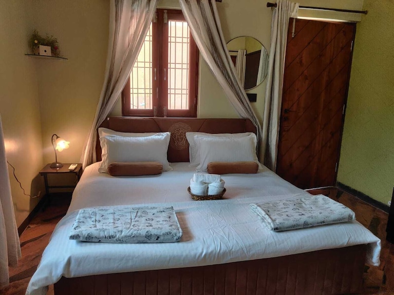 2 Room Guesthouse In A Charming 44000 Sq Ft Farmhouse In Wonderful Jabalpur - 자발푸르