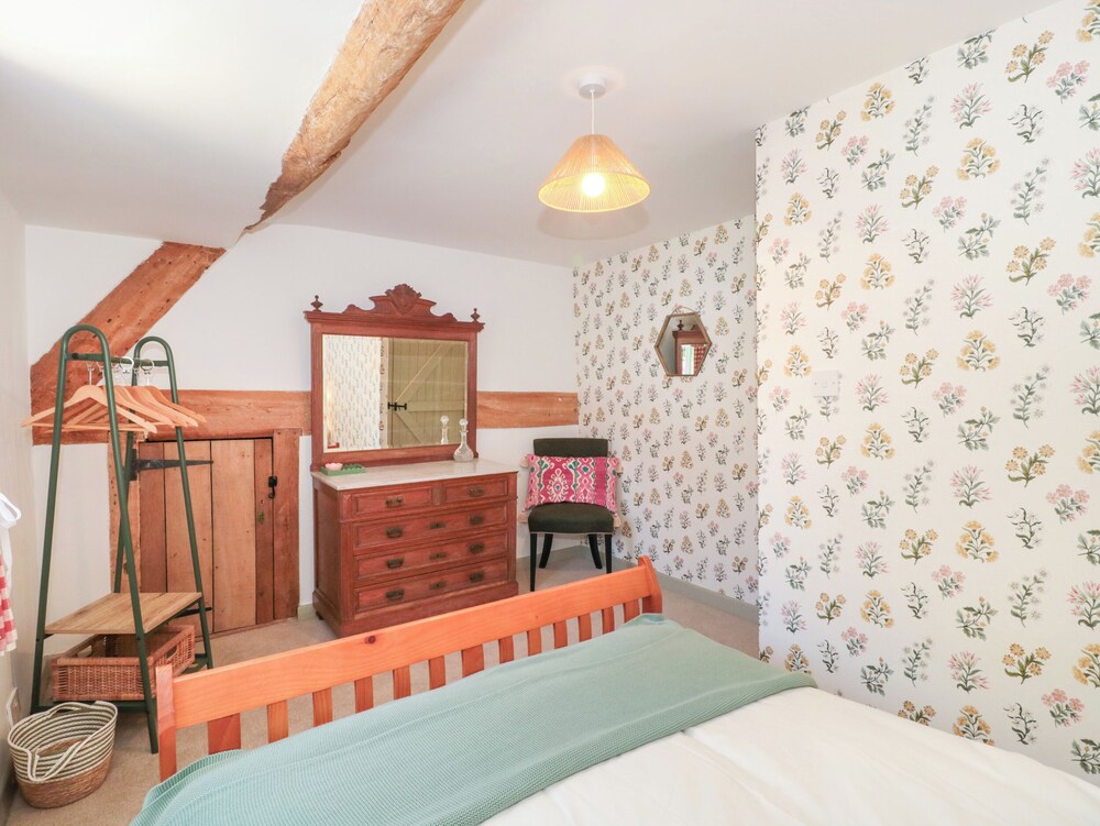 OLD FARM COTTAGE, pet friendly, character holiday cottage in Codford ...