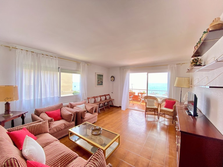Beach Apartment, In Front Of The Sea! - Arenys de Mar