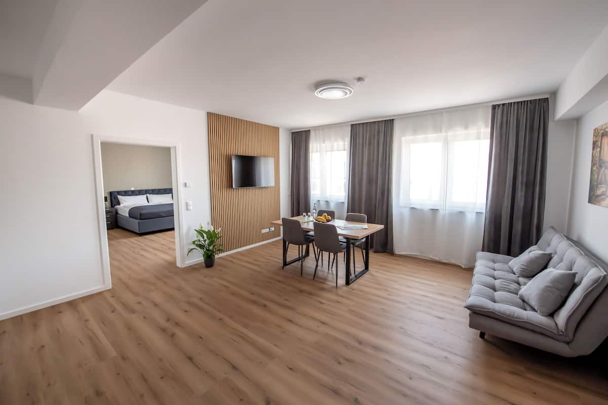 Apartamento família | Individualmente mobiliados, escrivaninha