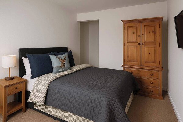 Two Bedroom Cottage In Lumsden - Contractors - Aberdeenshire