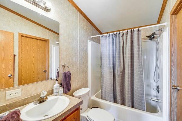 Waterfront Family Home W/ Yard On Portage Lake - Leech Lake, MN