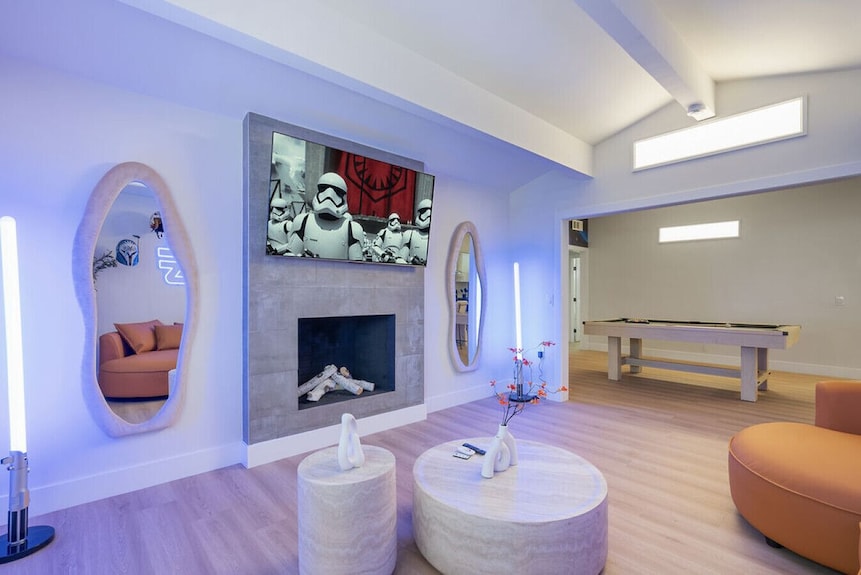 Lightsaber Lounge-hot Tub-billiards-10mnstodisney - Anaheim, CA