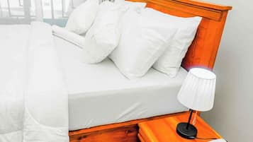 Quarto Duplo ou Twin Deluxe, varanda | Secretária, secretária adequada para computadores portáteis