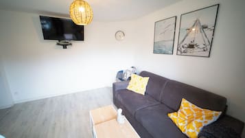 Apartamento Deluxe, 1 cama de casal e sofá-cama, banheira de hidromassagem grande | Sala de estar