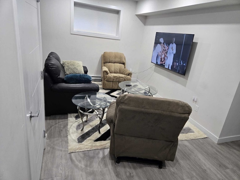 Luxury One Bedroom Basement Suite In Downtown Of Edmonton Alberta. - Alberta