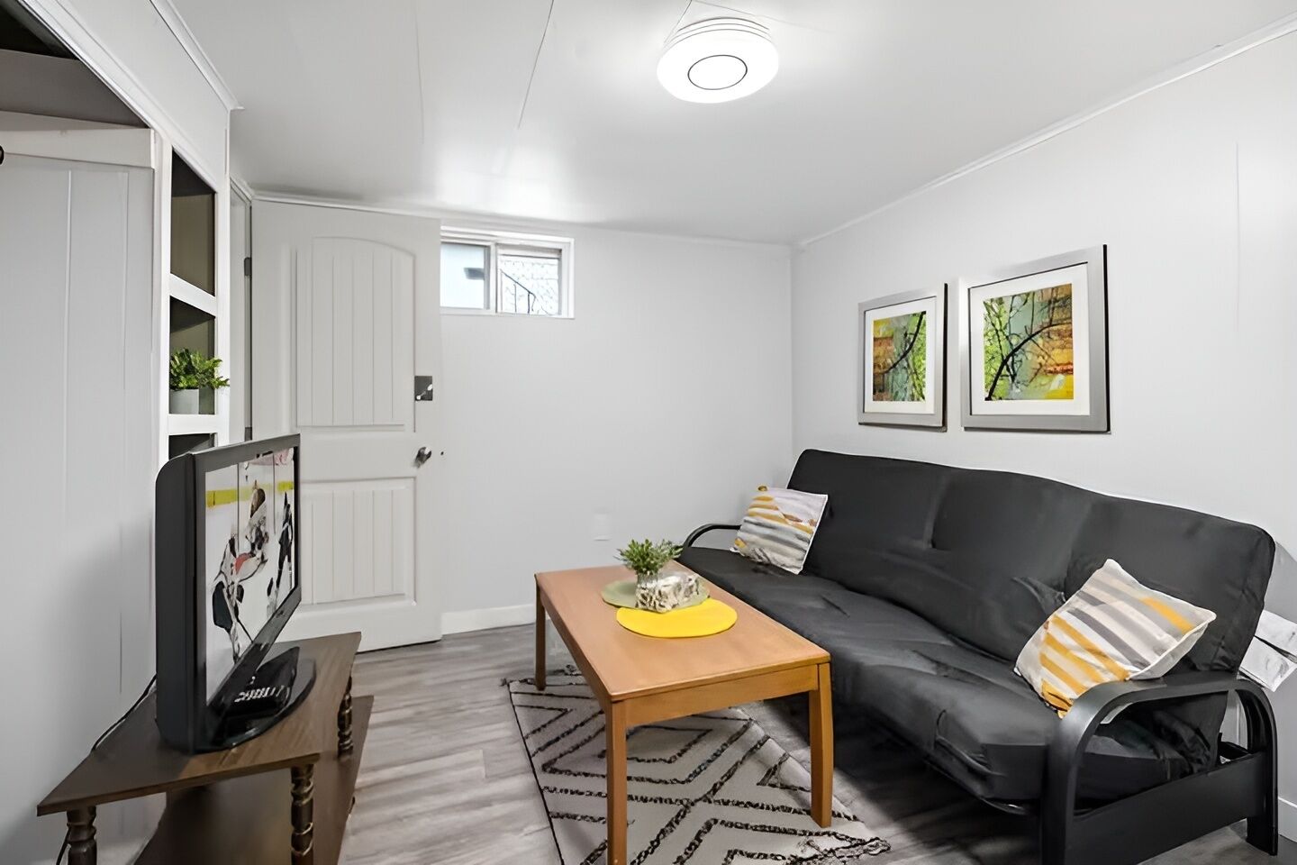 Beautiful Basement Private Suite Prime Location - Winnipeg