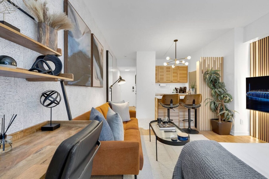 Downtown Montreal Sherbrooke Suite | Balcony, Queen Bed, Sofa Bed, Parking & Tv - Montreal