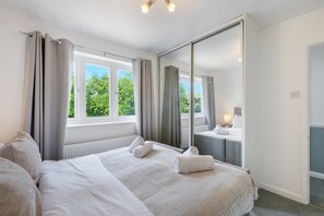 Casa Familiar, pátio | Wi-fi grátis, roupa de cama fornecida 