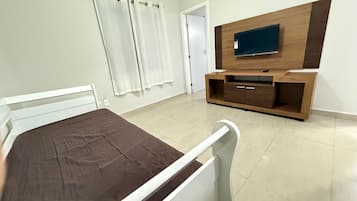 Apartamento | Cortinas/cortinados opacos, ferro/tábua de engomar, Wi-fi grátis