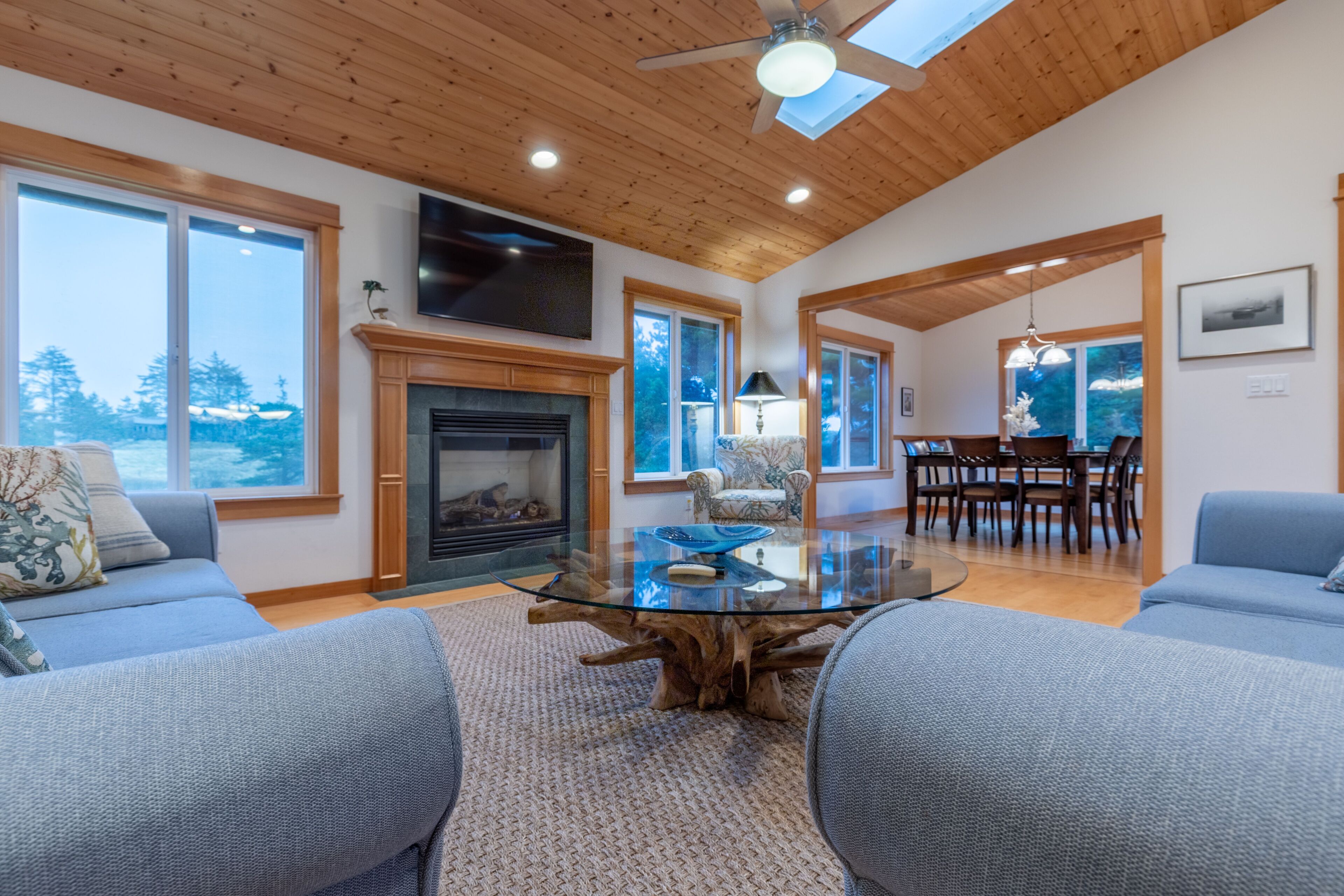 Kc's Serenity By The Sea / Jacuzzi / Fire-pit - Astoria, OR