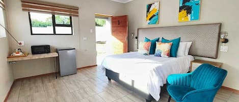 Quarto Duplo, varanda, vista para o jardim | Secretária, secretária adequada para computadores portáteis