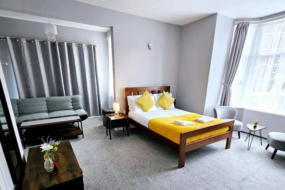 3-bed Flat Seaview Balcony - Ev22kwh,self Check-in - Portsmouth