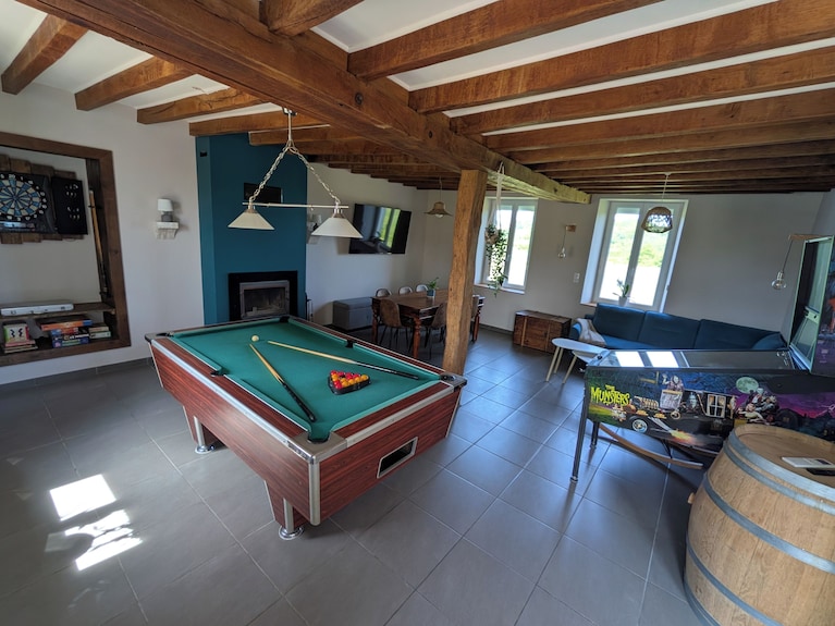 Maison Avec Vue Sur La Vallée,\nspa Xxl, Billard & Flipper - Creuse