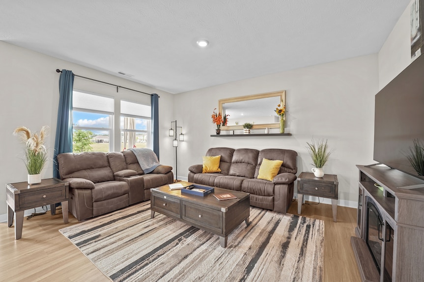 Charming 3-bedroom House W/ King Bed In Pendleton With Wifi And Ac - Pendleton, IN