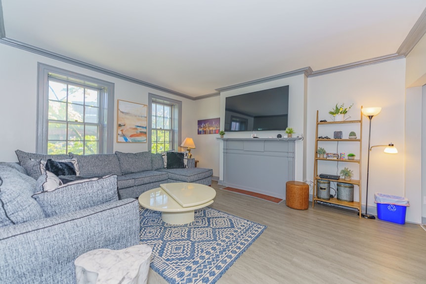 Massive 5bd/4ba 3-story Duplex @ Downtown Albany - Albany, NY