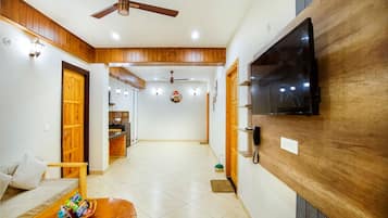 Quarto casal | Área de estar | TV LED