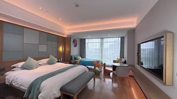 Quarto triplo | Edredons de pluma, frigobar (abastecido com itens grátis)
