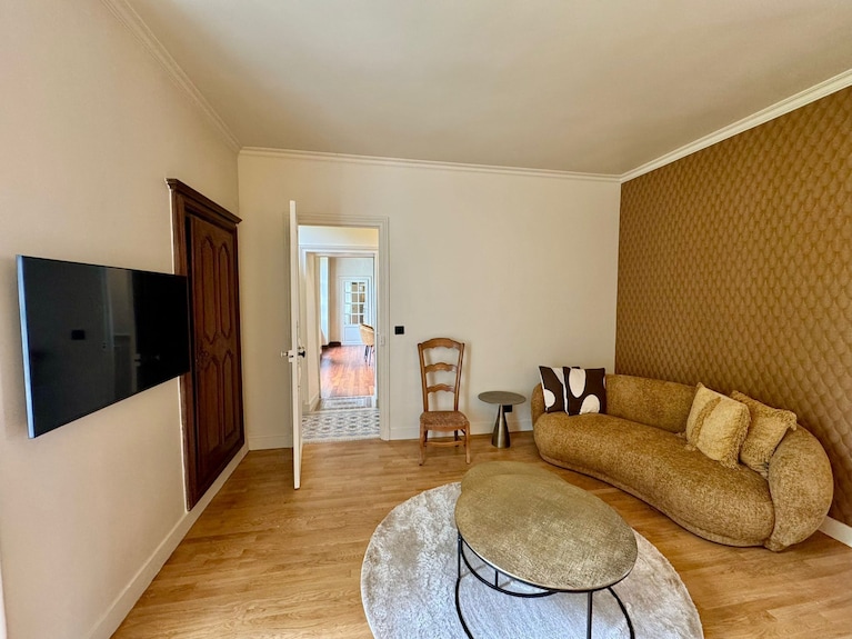 A 200 Mètres Du Château, Charmante Maison Familiale Avec Dépendance Et Jardin - Fontainebleau