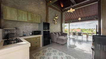Vila, 2 quartos, vista para a piscina | Cozinha privada | Cooktop, talheres/pratos/utensílios de cozinha