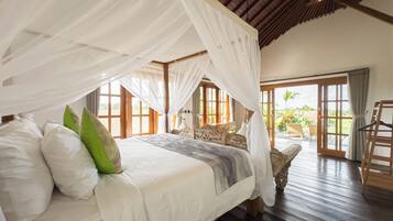 Vila, 2 quartos, vista para a piscina | Escrivaninha, Wi-Fi de cortesia