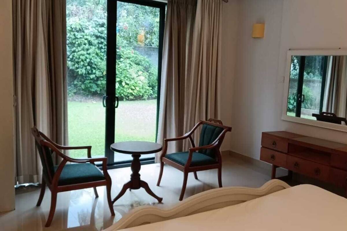 Quarto casal premium | Banheiro | Bidê, sabonete, shampoo, papel higiênico